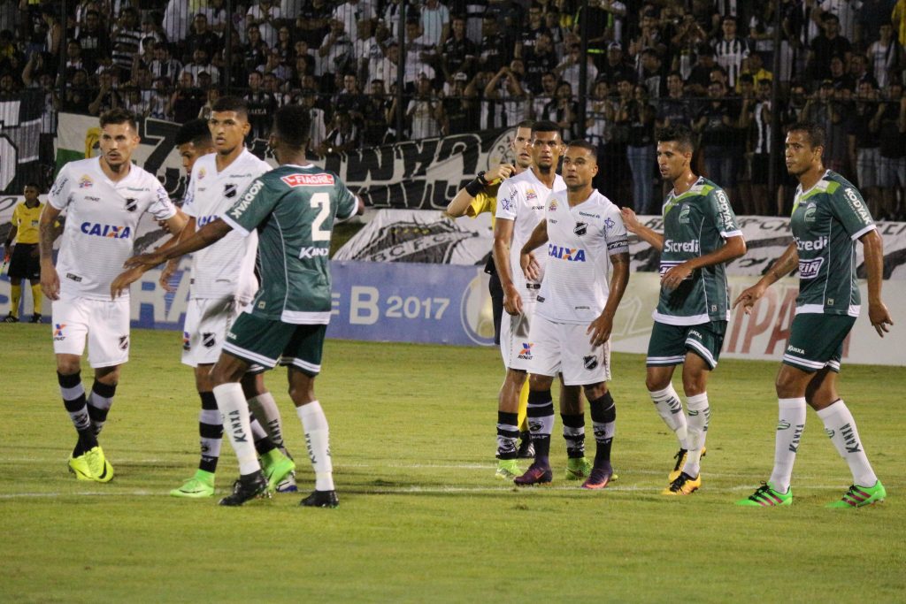 Mais Querido volta a fazer grande apresentação, domina a partida, mas ...