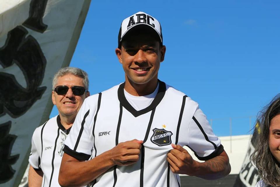 Wallyson é apresentado oficialmente e se emociona em seu retorno ao ...